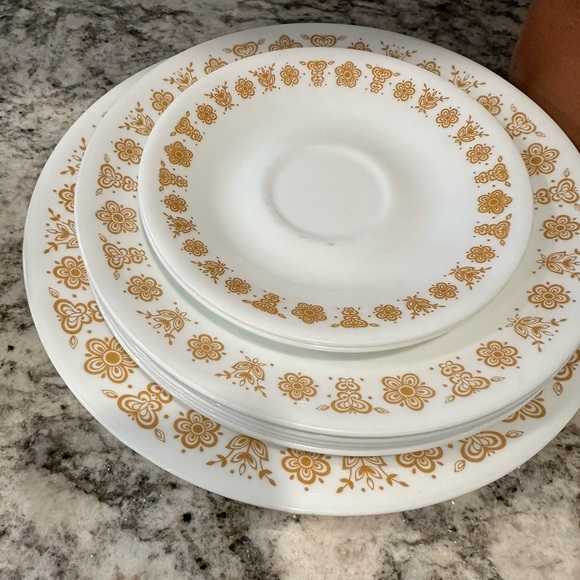 Corelle | Dining | Vintage 97s Corningware Corelle Gold Butterfly Dish ...